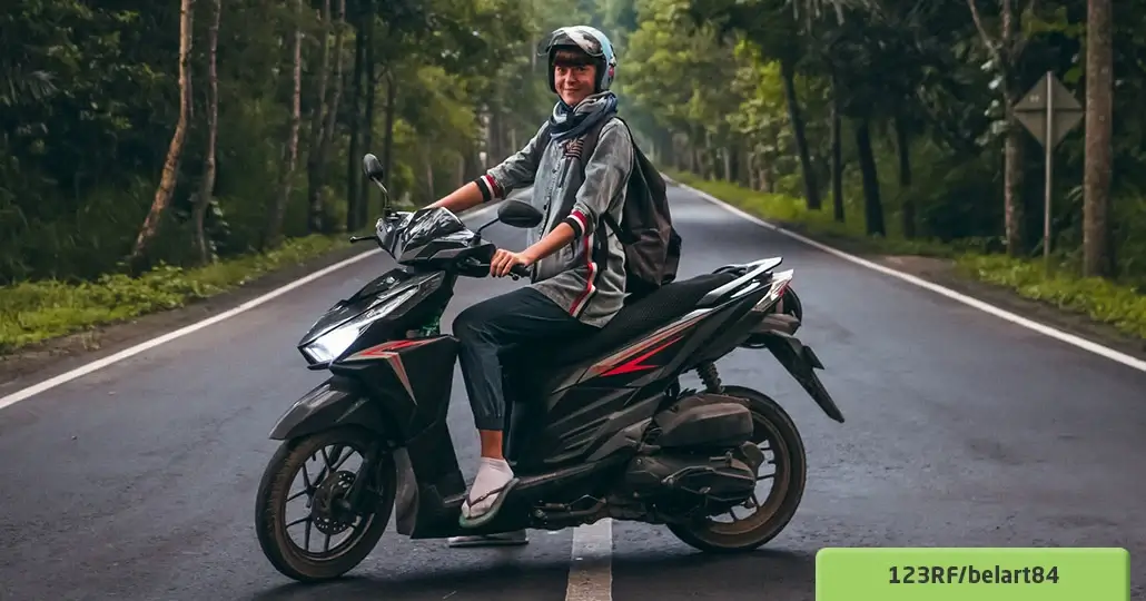 5 Cara Atur Posisi Duduk saat Naik Motor agar Tidak Pegal
