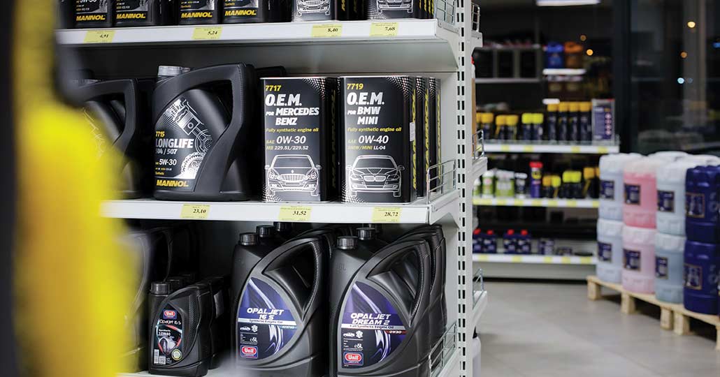 Benarkah Sering Ganti Merek Oli Bisa Merusak Mesin?